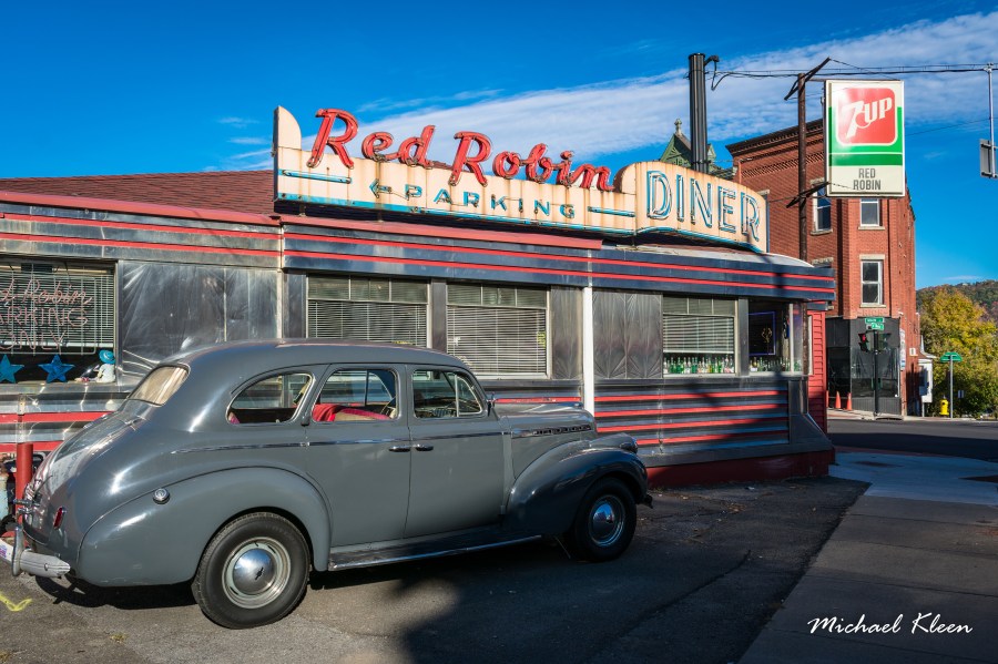 Red Robin Diner Revisited – M.A. Kleen