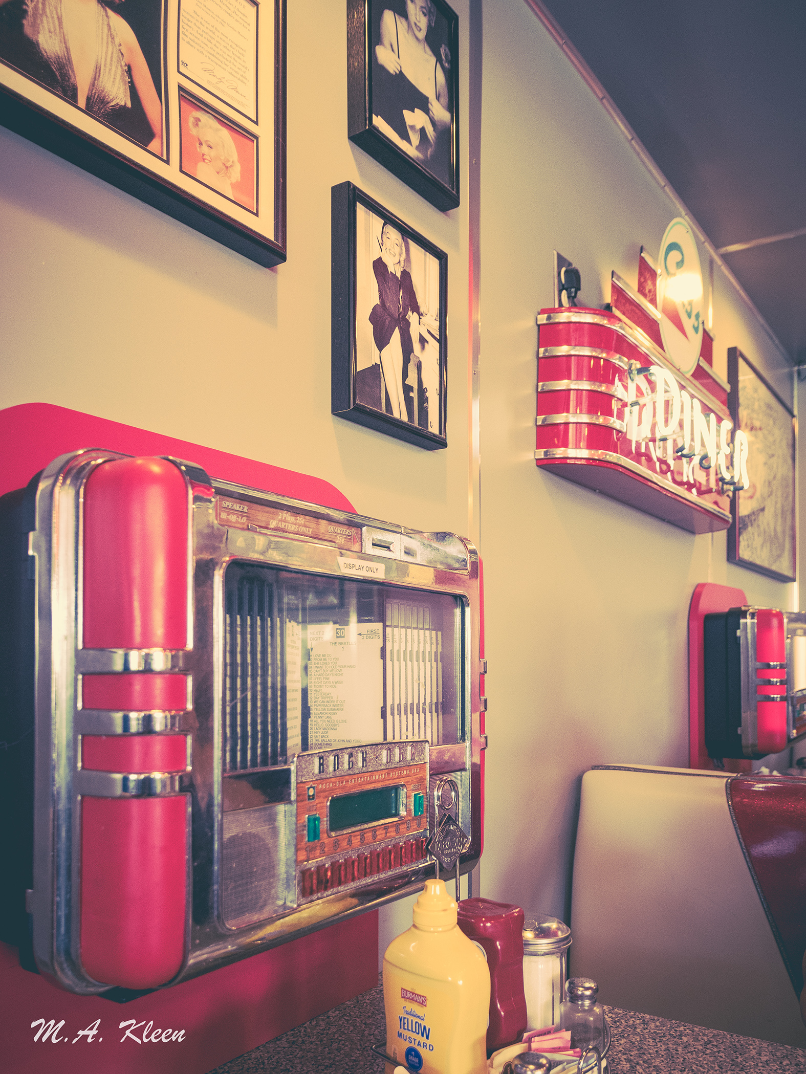 Gus’s Diner in Sun Prairie, Wisconsin – M.A. Kleen