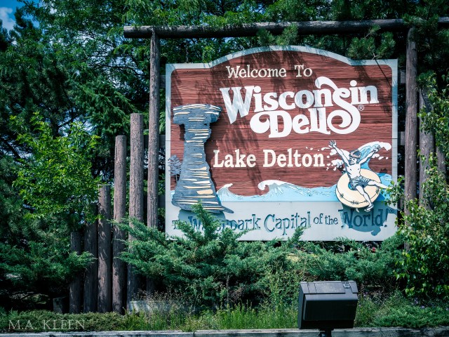 Wisconsin Dells Sign 232 Broadway, Wisconsin Dells, WI 53965 Retail