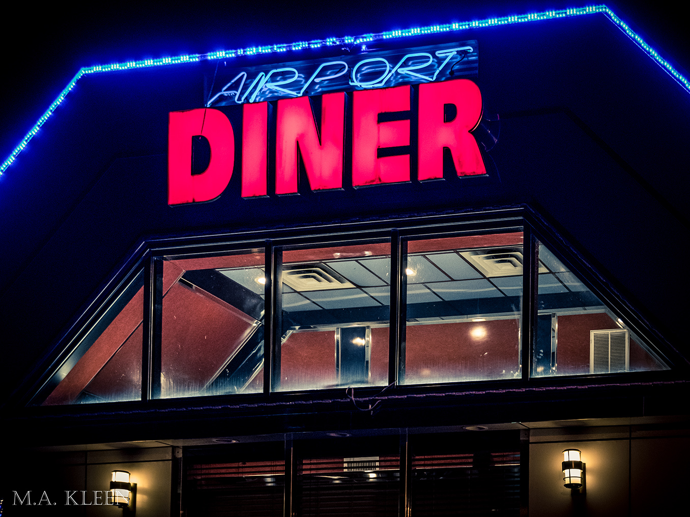Airport Diner in Bohemia, Long Island, New York. Photo by Michael Kleen ...